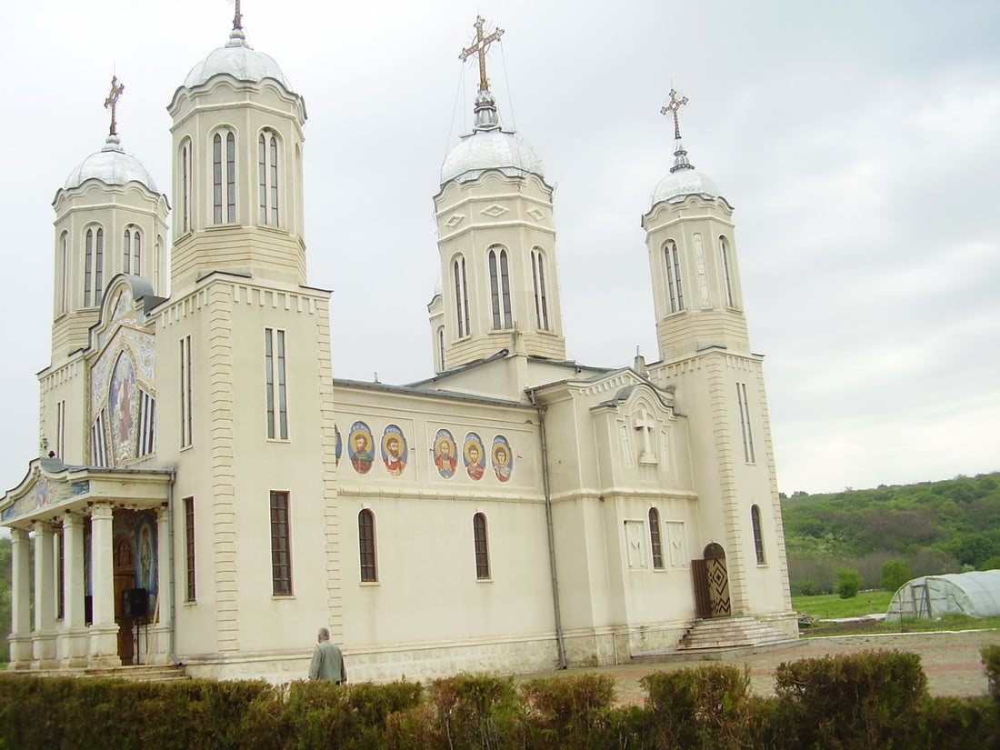 Mănăstirea Peştera Sfântului Andrei | Acasa la Romani