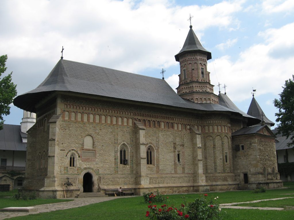 Top 3 cele mai frumoase mănăstiri din Moldova | Acasa la Romani